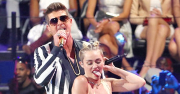 Robin Thickes Blurred Lines Model Blasts Miley Cyrus Distasteful Vma